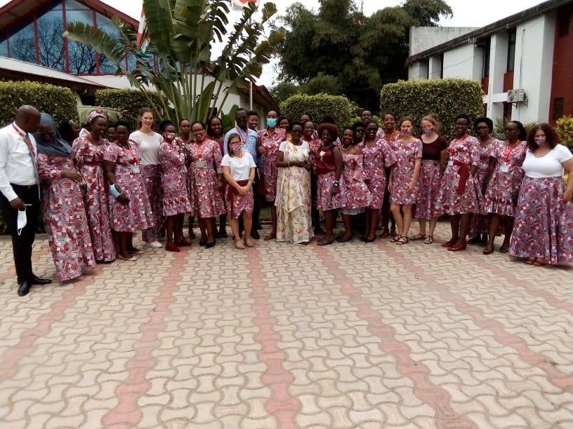 La femme de la Croix-Rouge du Burundi pour être exemplaire — Burundi ...